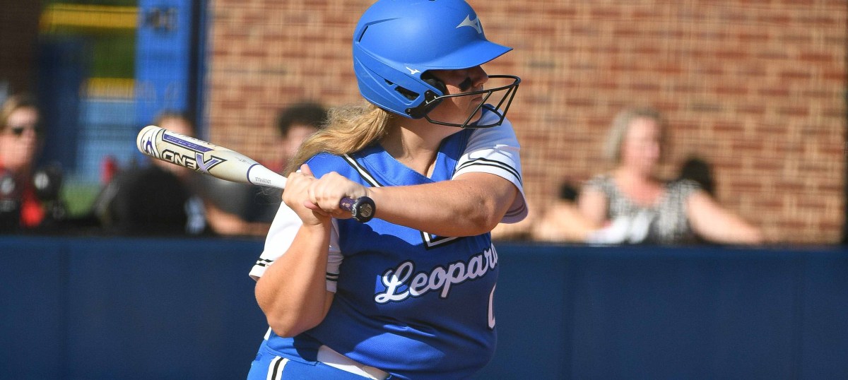 Teammates Crawford, Humphries named softball POW winners – BLITZ