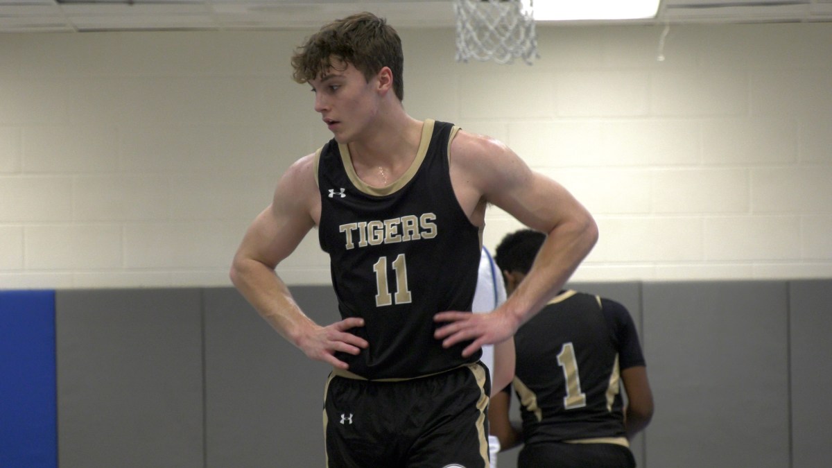 Seniors Peters, Combs take POW honors – BLITZ